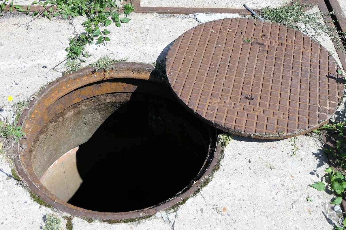 Improving Manhole Rehabilitation With Polyurethane Sprayroq ...
